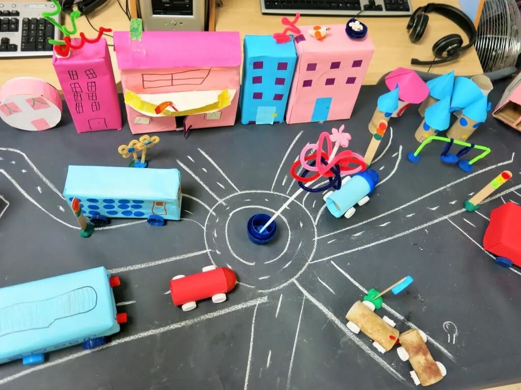 Building a city with recycled materials - El Limonar International ...